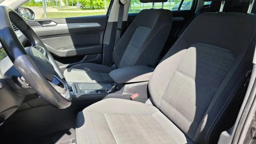 Volkswagen Passat B8 2021 in Riga, with an engine capacity of 2.00 L and mileage of 257 thousand km for 13950 €, photo 26 on AUTOMOTO.COM.LV