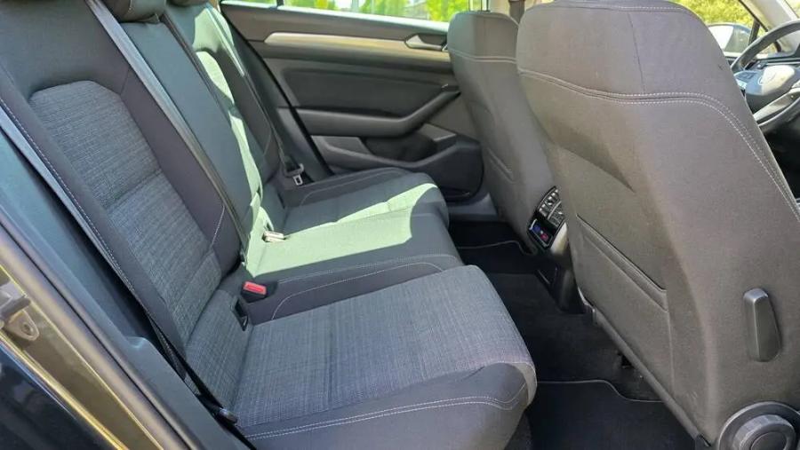 Volkswagen Passat B8 2021 in Riga, with an engine capacity of 2.00 L and mileage of 257 thousand km for 13950 €, photo 30 on AUTOMOTO.COM.LV