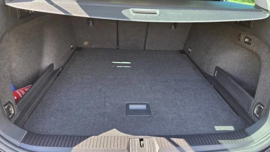 Volkswagen Passat B8 2021 in Riga, with an engine capacity of 2.00 L and mileage of 257 thousand km for 13950 €, photo 31 on AUTOMOTO.COM.LV