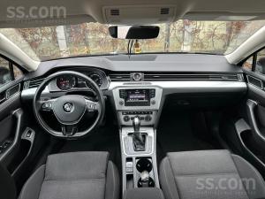 Violet Volkswagen Passat B8 2015 in Riga, with an engine capacity of 1.80 L and mileage of 257 thousand km for 8790 €, photo 14 on AUTOMOTO.COM.LV