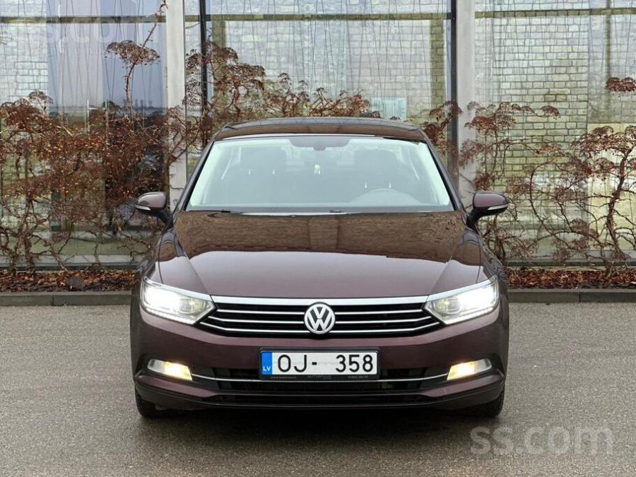 Violet Volkswagen Passat B8 2015 in Riga, with an engine capacity of 1.80 L and mileage of 257 thousand km for 8750 €, photo 7 on AUTOMOTO.COM.LV