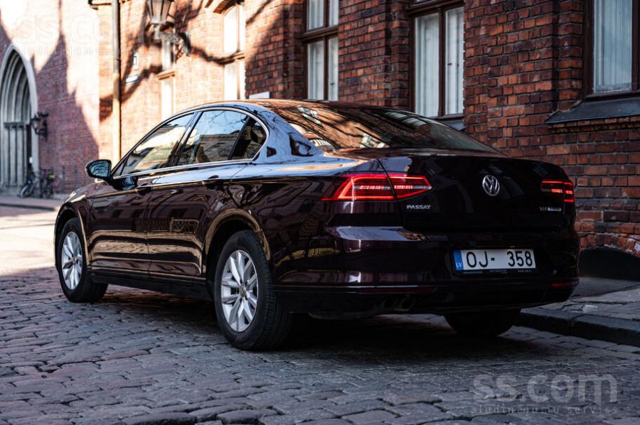 Violet Volkswagen Passat B8 2015 in Riga, with an engine capacity of 1.80 L and mileage of 260 thousand km for 8950 €, photo 5 on AUTOMOTO.COM.LV