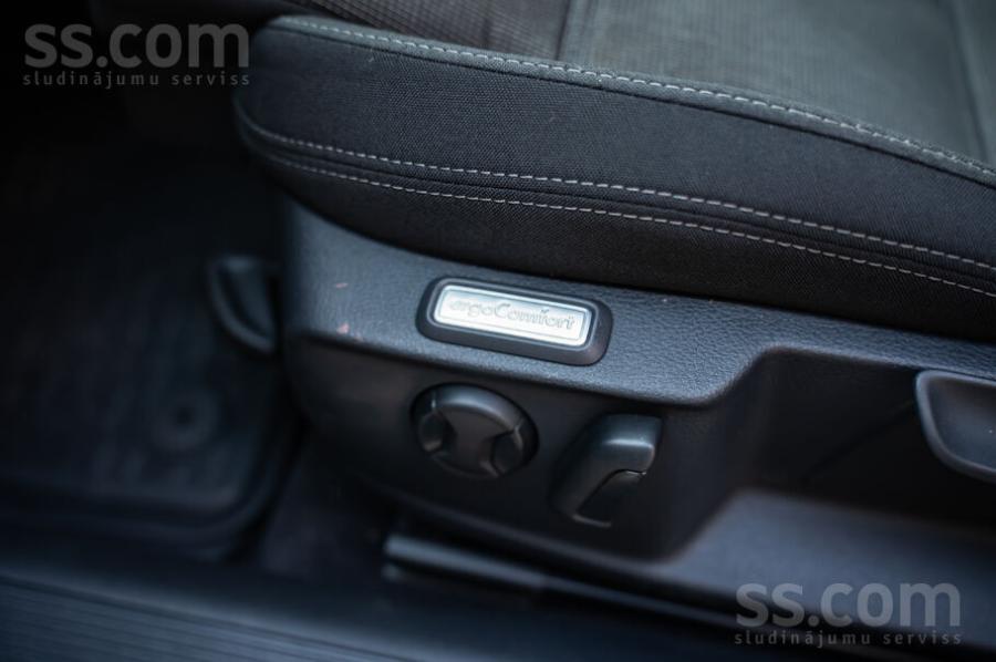 Violet Volkswagen Passat B8 2015 in Riga, with an engine capacity of 1.80 L and mileage of 260 thousand km for 8950 €, photo 10 on AUTOMOTO.COM.LV