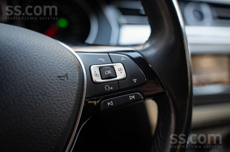 Violet Volkswagen Passat B8 2015 in Riga, with an engine capacity of 1.80 L and mileage of 260 thousand km for 8950 €, photo 13 on AUTOMOTO.COM.LV