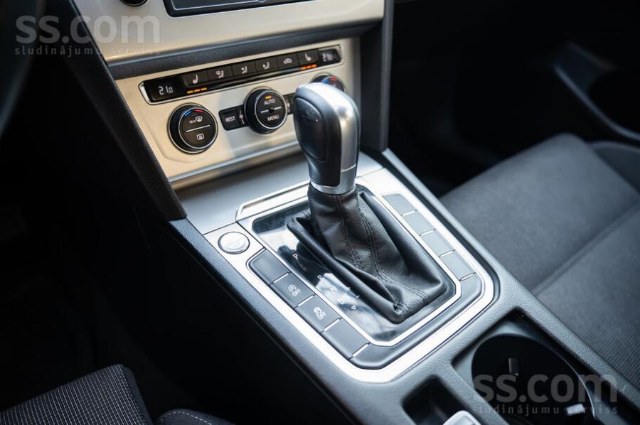 Violet Volkswagen Passat B8 2015 in Riga, with an engine capacity of 1.80 L and mileage of 260 thousand km for 8950 €, photo 14 on AUTOMOTO.COM.LV