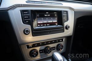 Violet Volkswagen Passat B8 2015 in Riga, with an engine capacity of 1.80 L and mileage of 260 thousand km for 8950 €, photo 15 on AUTOMOTO.COM.LV