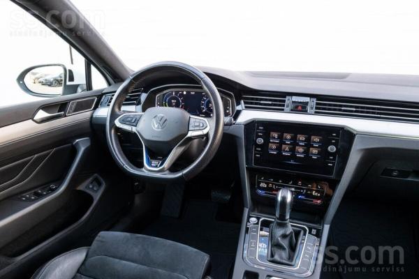 White Volkswagen Passat B8 2020 in Riga, with an engine capacity of 1.40 L and mileage of 73 thousand km for 21950 €, photo 9 on AUTOMOTO.COM.LV