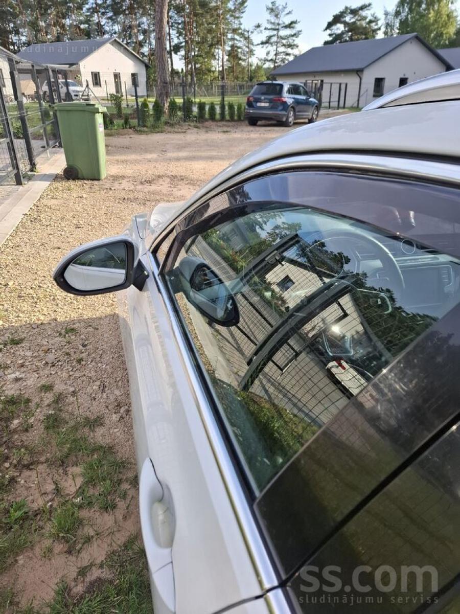 White Volkswagen Passat B8 2016 in Riga, with an engine capacity of 2.00 L and mileage of 298 thousand km for 8001 €, photo 15 on AUTOMOTO.COM.LV