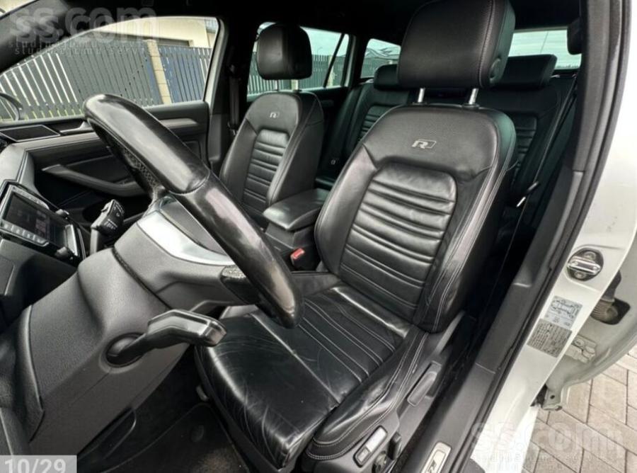 White Volkswagen Passat B8 2016 in Riga, with an engine capacity of 2.00 L and mileage of 298 thousand km for 8001 €, photo 17 on AUTOMOTO.COM.LV