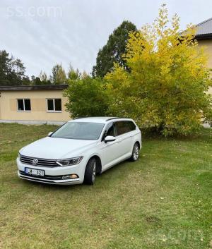 White Volkswagen Passat B8 2017 in Riga, with an engine capacity of 2.00 L and mileage of 225 thousand km for 11500 €, photo 3 on AUTOMOTO.COM.LV