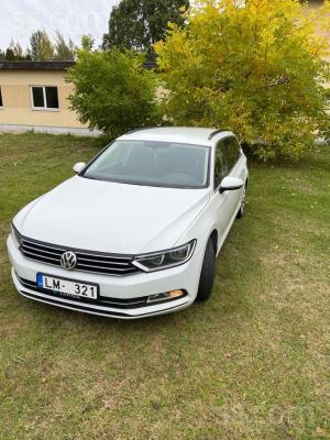 White Volkswagen Passat B8 2017 in Riga, with an engine capacity of 2.00 L and mileage of 225 thousand km for 11500 €, photo 5 on AUTOMOTO.COM.LV