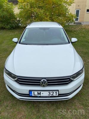 White Volkswagen Passat B8 2017 in Riga, with an engine capacity of 2.00 L and mileage of 225 thousand km for 11500 €, photo 7 on AUTOMOTO.COM.LV