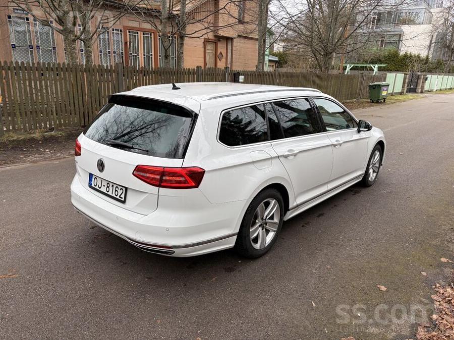 White Volkswagen Passat B8 2018 in Jurmala, with an engine capacity of 2.00 L and mileage of 170 thousand km for 16900 €, photo 5 on AUTOMOTO.COM.LV