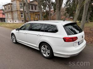 White Volkswagen Passat B8 2018 in Jurmala, with an engine capacity of 2.00 L and mileage of 171 thousand km for 15900 €, photo 3 on AUTOMOTO.COM.LV