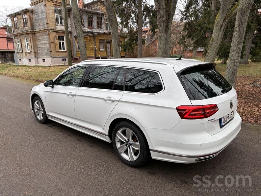 White Volkswagen Passat B8 2018 in Jurmala, with an engine capacity of 2.00 L and mileage of 171 thousand km for 15900 €, photo 3 on AUTOMOTO.COM.LV