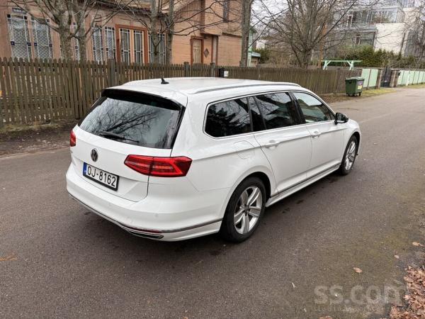 White Volkswagen Passat B8 2018 in Jurmala, with an engine capacity of 2.00 L and mileage of 171 thousand km for 15900 €, photo 5 on AUTOMOTO.COM.LV