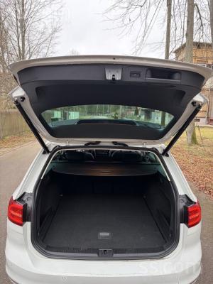 White Volkswagen Passat B8 2018 in Jurmala, with an engine capacity of 2.00 L and mileage of 171 thousand km for 15900 €, photo 7 on AUTOMOTO.COM.LV