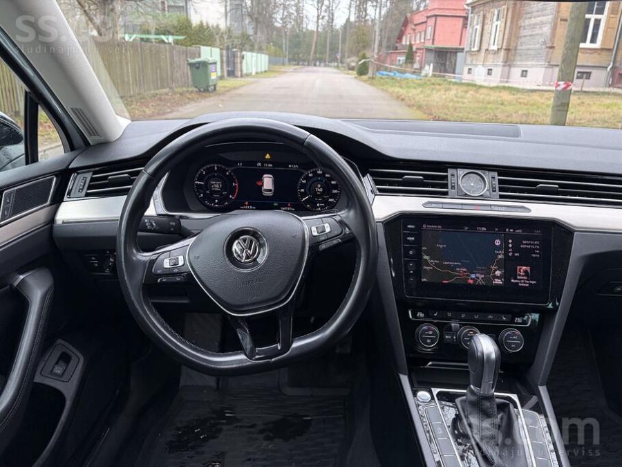 White Volkswagen Passat B8 2018 in Jurmala, with an engine capacity of 2.00 L and mileage of 171 thousand km for 15900 €, photo 12 on AUTOMOTO.COM.LV