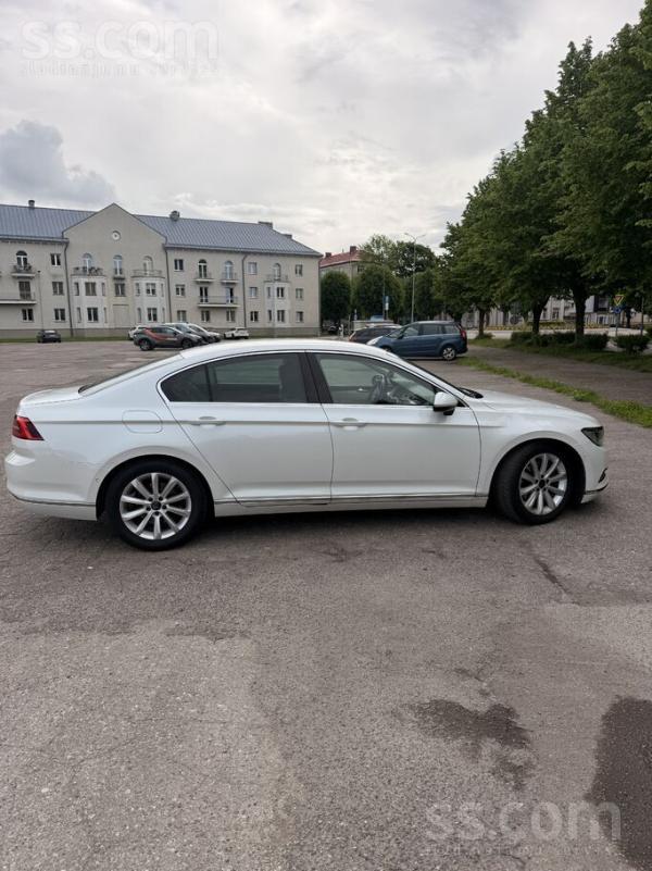 Balts Volkswagen Passat B8 2015 Liepāja, ar dzinēja tilpumu 2.00 L un nobraukumu 328 tūkst. km par 11300 €, foto 2 vietnē AUTOMOTO.COM.LV