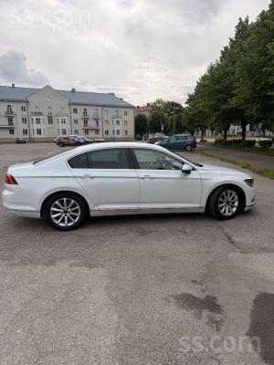 White Volkswagen Passat B8 2015 in Liepaja, with an engine capacity of 2.00 L and mileage of 328 thousand km for 11300 €, photo 3 on AUTOMOTO.COM.LV