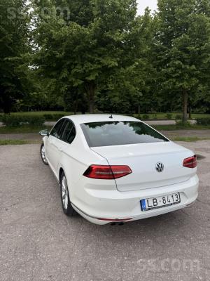White Volkswagen Passat B8 2015 in Liepaja, with an engine capacity of 2.00 L and mileage of 328 thousand km for 11300 €, photo 4 on AUTOMOTO.COM.LV