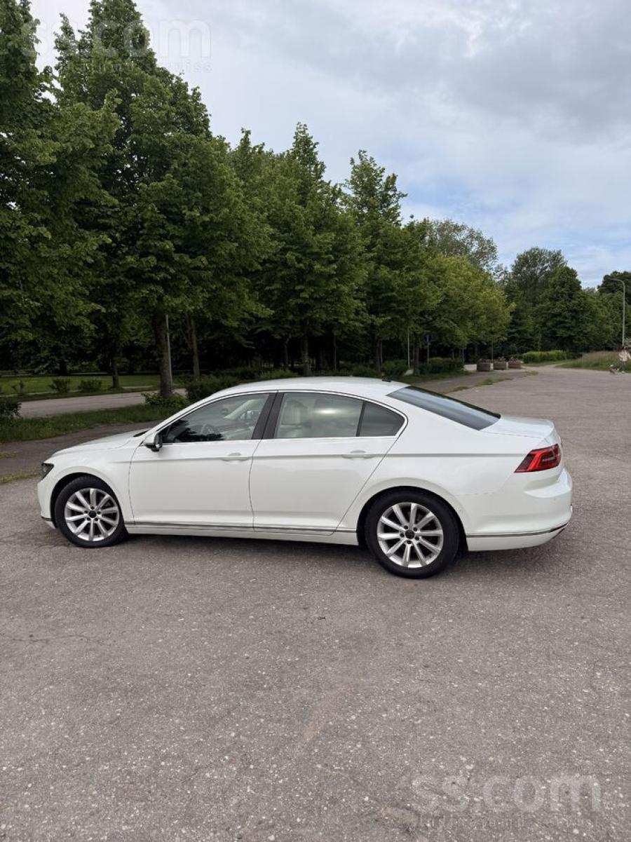 White Volkswagen Passat B8 2015 in Liepaja, with an engine capacity of 2.00 L and mileage of 328 thousand km for 11300 €, photo 5 on AUTOMOTO.COM.LV