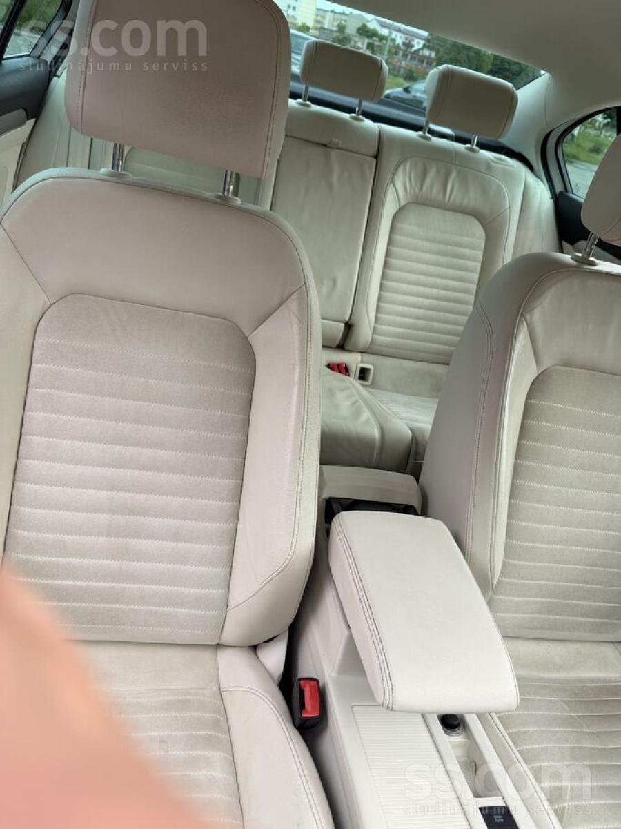 White Volkswagen Passat B8 2015 in Liepaja, with an engine capacity of 2.00 L and mileage of 328 thousand km for 11300 €, photo 6 on AUTOMOTO.COM.LV