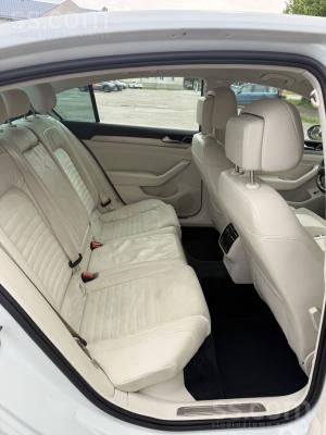 White Volkswagen Passat B8 2015 in Liepaja, with an engine capacity of 2.00 L and mileage of 328 thousand km for 11300 €, photo 8 on AUTOMOTO.COM.LV