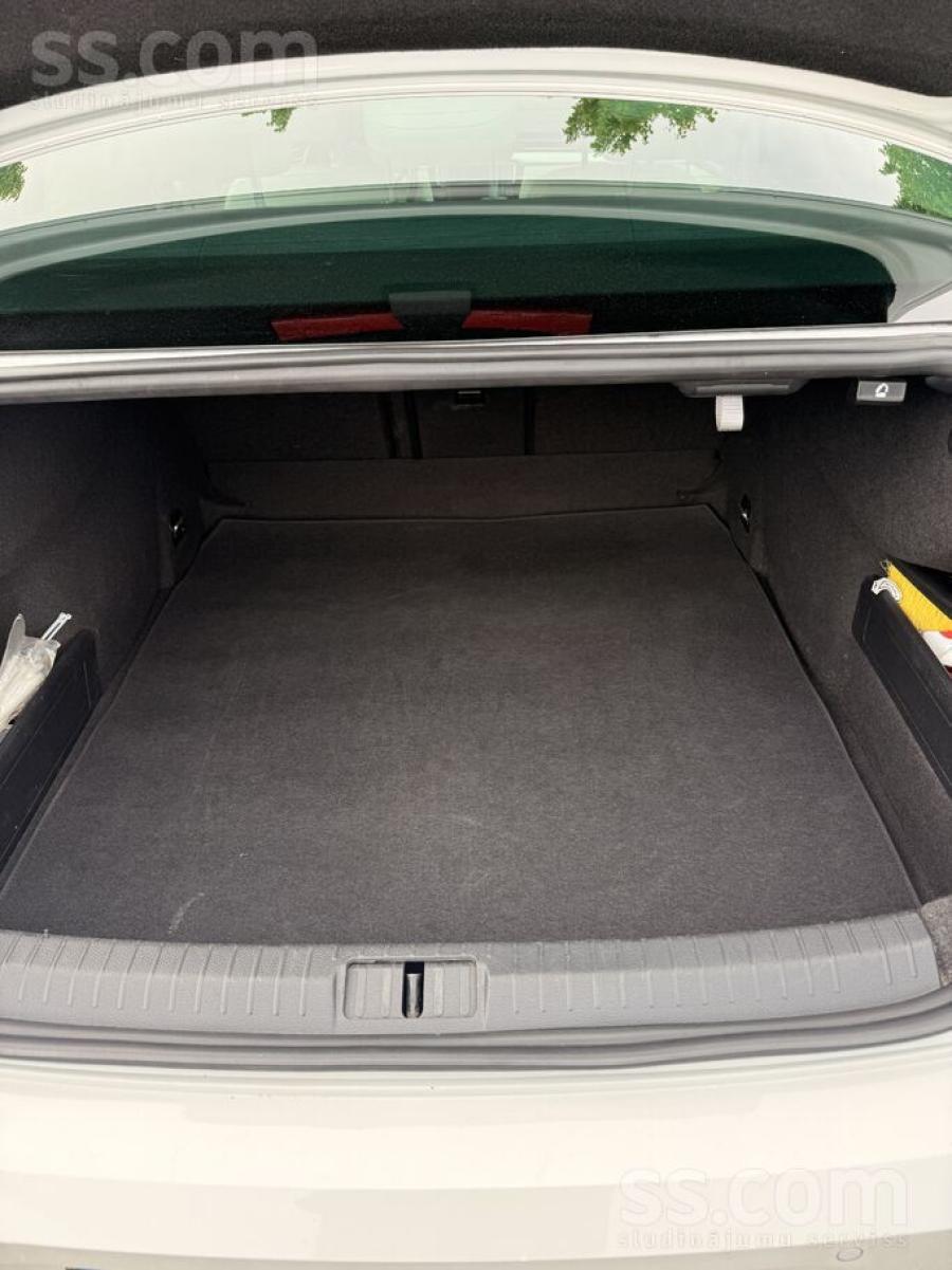 White Volkswagen Passat B8 2015 in Liepaja, with an engine capacity of 2.00 L and mileage of 328 thousand km for 11300 €, photo 12 on AUTOMOTO.COM.LV