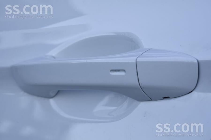 White Volkswagen Passat B8 2015 in Riga, with an engine capacity of 1.80 L and mileage of 202 thousand km for 10200 €, photo 16 on AUTOMOTO.COM.LV