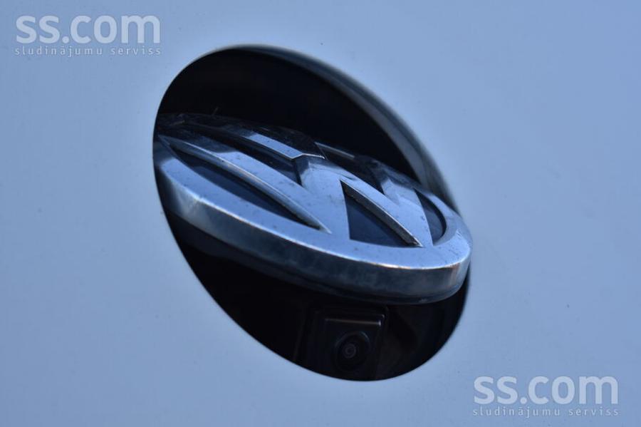 White Volkswagen Passat B8 2015 in Riga, with an engine capacity of 1.80 L and mileage of 202 thousand km for 10200 €, photo 17 on AUTOMOTO.COM.LV