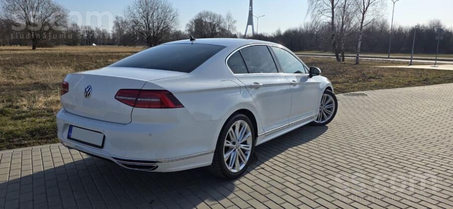 Balts Volkswagen Passat B8 2015 Rīga, ar dzinēja tilpumu 2.00 L un nobraukumu 172 tūkst. km par 13500 €, foto 3 vietnē AUTOMOTO.COM.LV