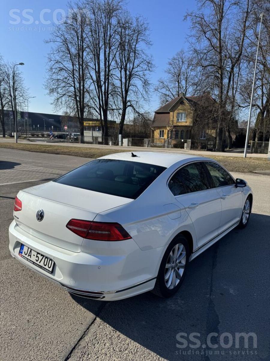 Balts Volkswagen Passat B8 2015 Rīga, ar dzinēja tilpumu 2.00 L un nobraukumu 191 tūkst. km par 13000 €, foto 5 vietnē AUTOMOTO.COM.LV