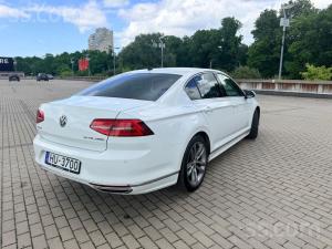 White Volkswagen Passat B8 2016 in Riga, with an engine capacity of 2.00 L and mileage of 213 thousand km for 12500 €, photo 5 on AUTOMOTO.COM.LV