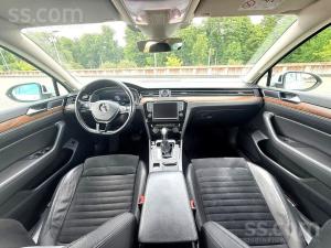 White Volkswagen Passat B8 2016 in Riga, with an engine capacity of 2.00 L and mileage of 213 thousand km for 12500 €, photo 6 on AUTOMOTO.COM.LV