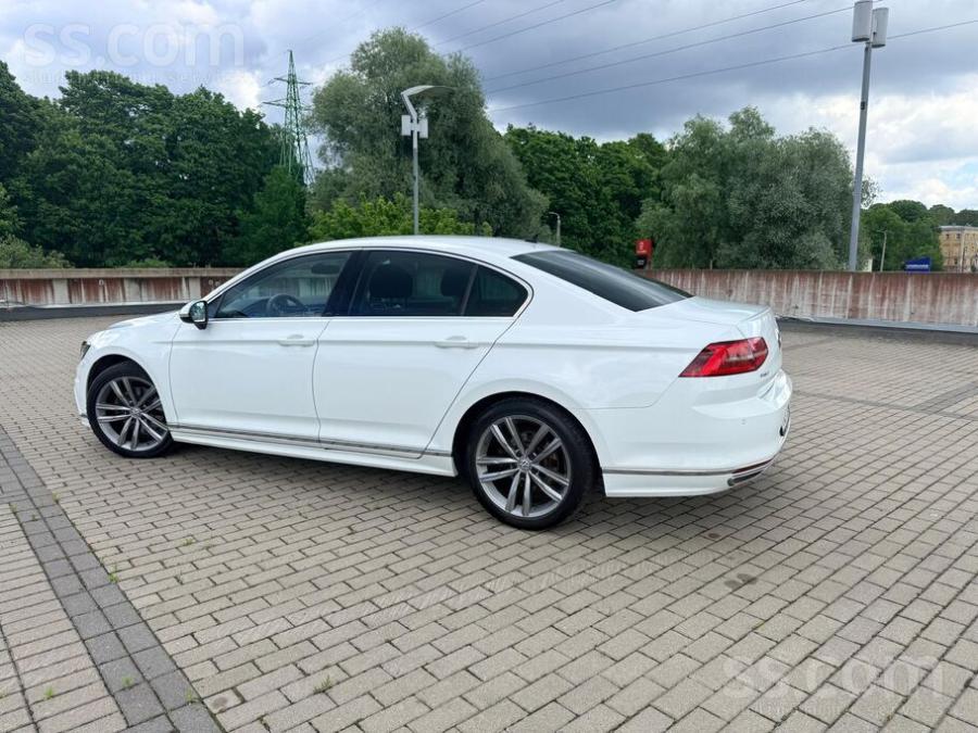 White Volkswagen Passat B8 2016 in Riga, with an engine capacity of 2.00 L and mileage of 213 thousand km for 12500 €, photo 12 on AUTOMOTO.COM.LV