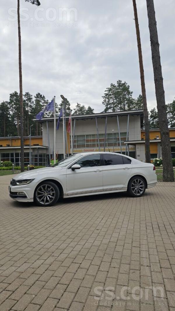 White Volkswagen Passat B8 2016 in Ogre, with an engine capacity of 1.80 L and mileage of 248 thousand km for 12500 €, photo 3 on AUTOMOTO.COM.LV