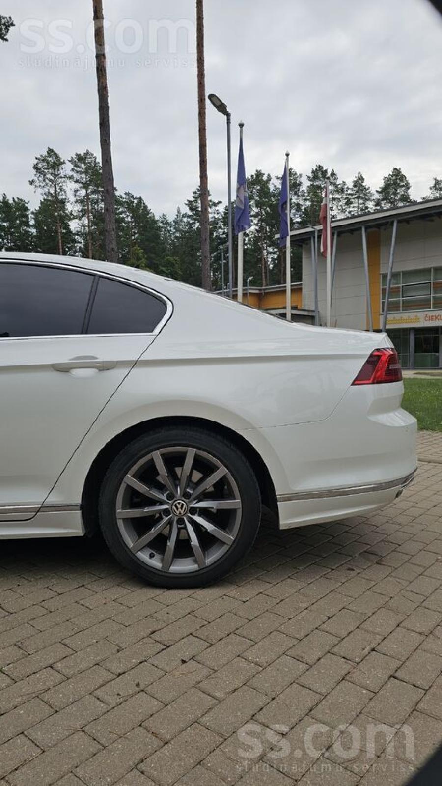 Balts Volkswagen Passat B8 2016 Ogre, ar dzinēja tilpumu 1.80 L un nobraukumu 248 tūkst. km par 12500 €, foto 16 vietnē AUTOMOTO.COM.LV
