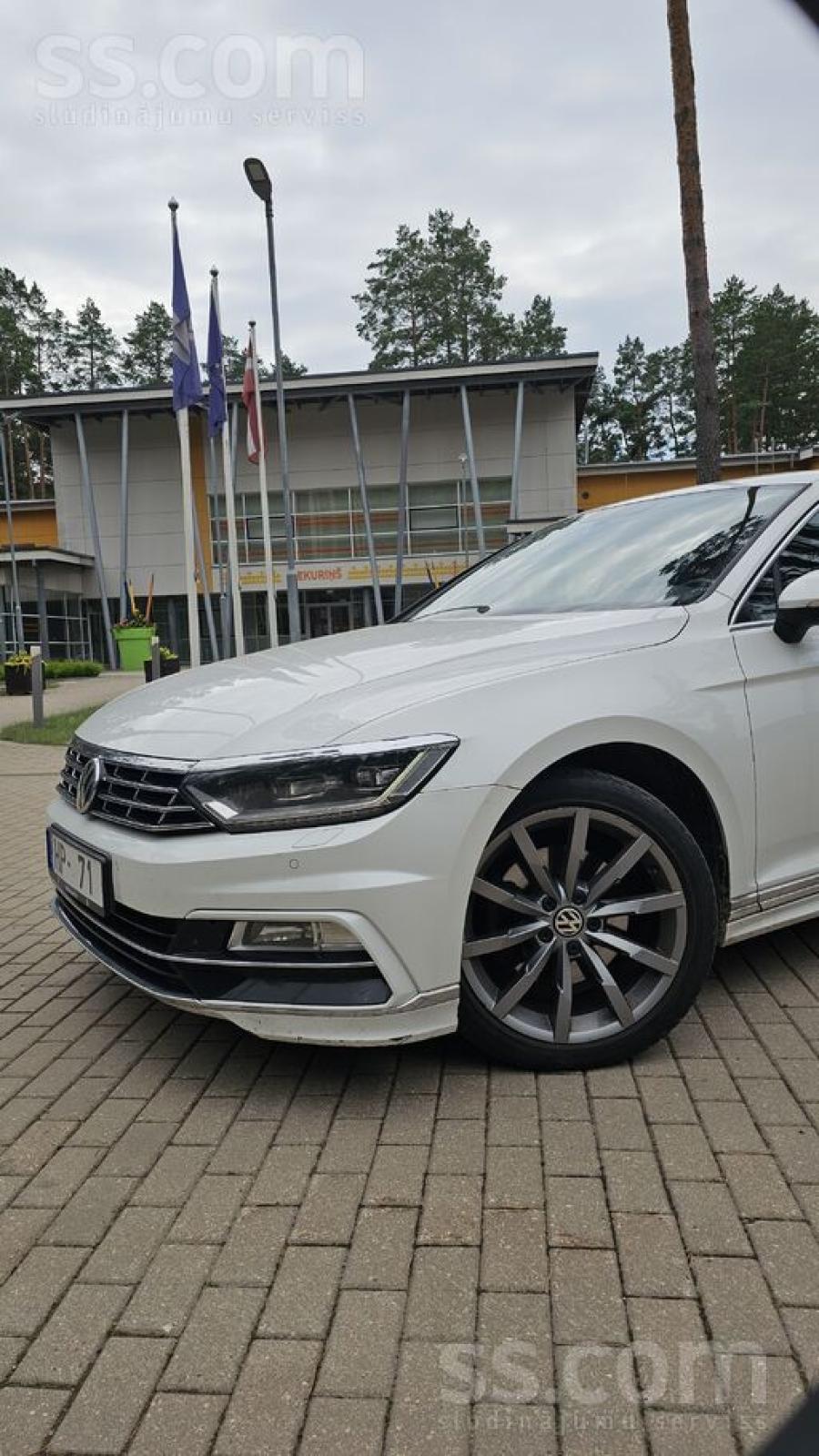 Balts Volkswagen Passat B8 2016 Ogre, ar dzinēja tilpumu 1.80 L un nobraukumu 248 tūkst. km par 12500 €, foto 17 vietnē AUTOMOTO.COM.LV