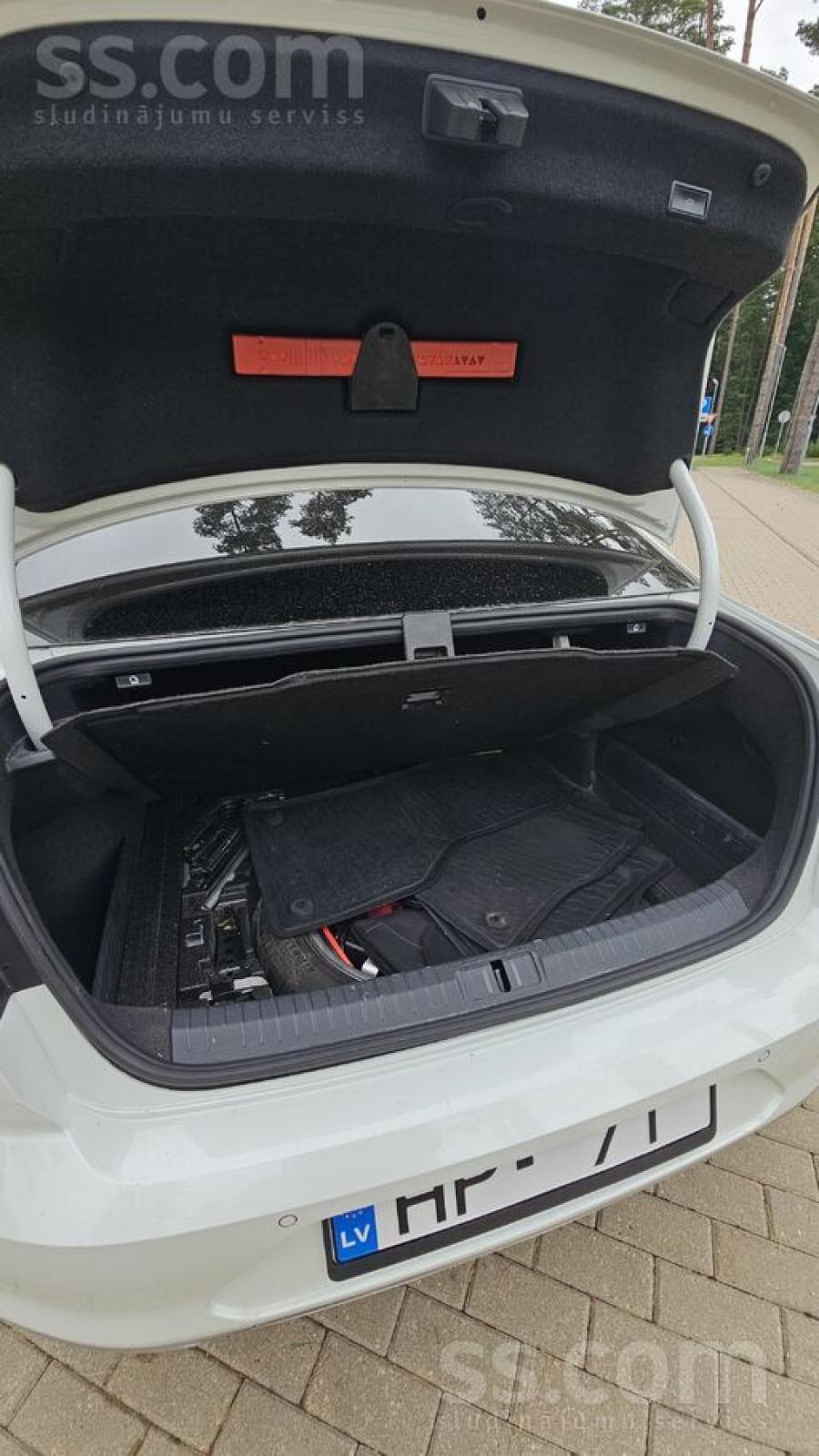 Balts Volkswagen Passat B8 2016 Ogre, ar dzinēja tilpumu 1.80 L un nobraukumu 248 tūkst. km par 12500 €, foto 25 vietnē AUTOMOTO.COM.LV