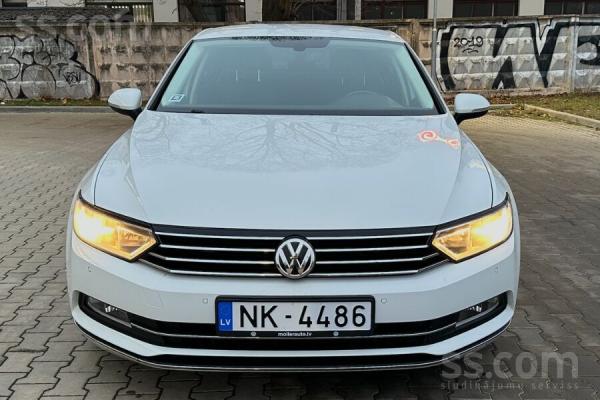 White Volkswagen Passat B8 2017 in Riga, with an engine capacity of 1.90 L and mileage of 165 thousand km for 15000 €, photo 1 on AUTOMOTO.COM.LV