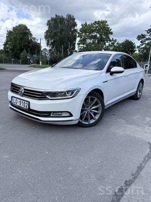 White Volkswagen Passat B8 2017 in Riga, with an engine capacity of 2.00 L and mileage of 167 thousand km for 11500 €, photo 3 on AUTOMOTO.COM.LV