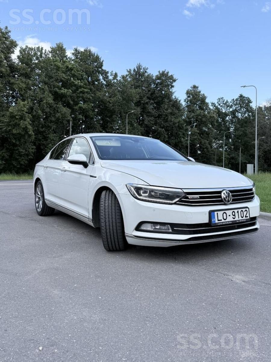 White Volkswagen Passat B8 2017 in Riga, with an engine capacity of 2.00 L and mileage of 167 thousand km for 11500 €, photo 4 on AUTOMOTO.COM.LV