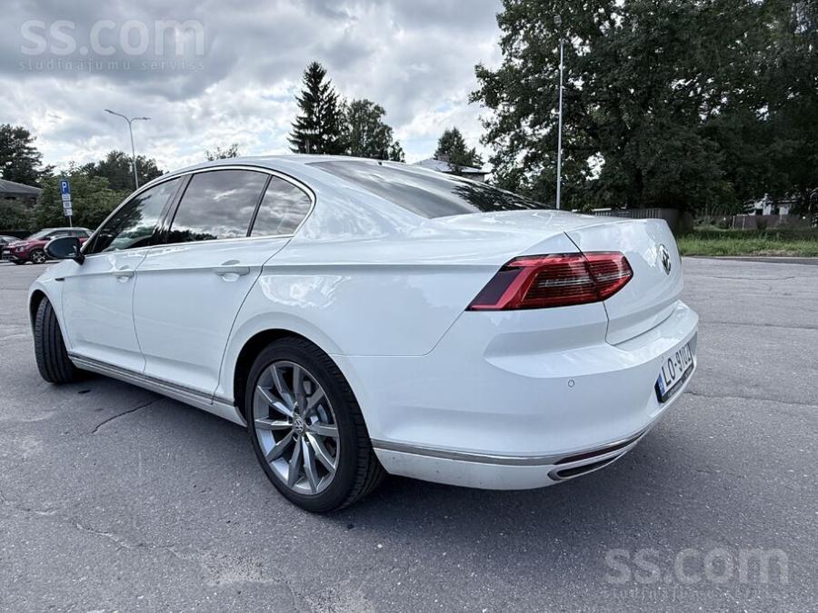 White Volkswagen Passat B8 2017 in Riga, with an engine capacity of 2.00 L and mileage of 167 thousand km for 11500 €, photo 8 on AUTOMOTO.COM.LV