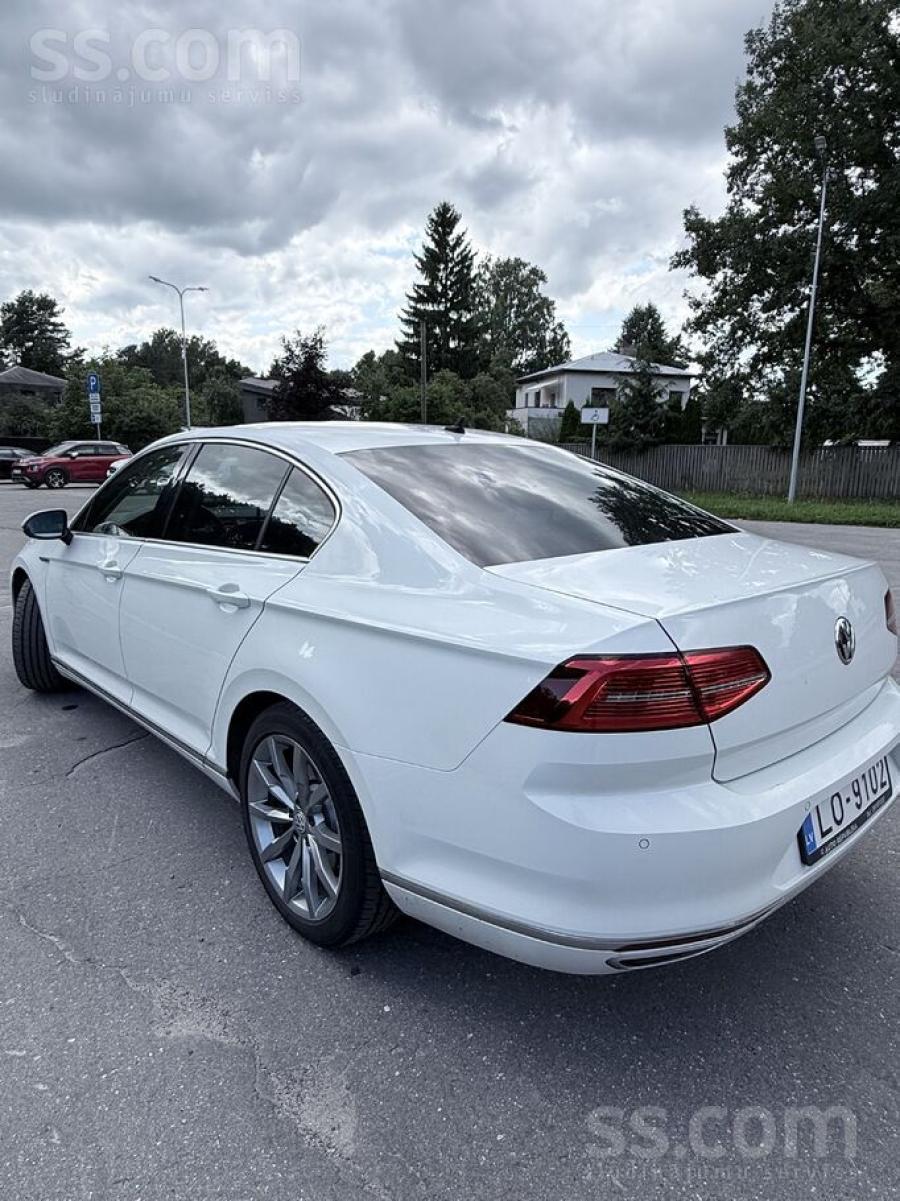 White Volkswagen Passat B8 2017 in Riga, with an engine capacity of 2.00 L and mileage of 167 thousand km for 11500 €, photo 10 on AUTOMOTO.COM.LV