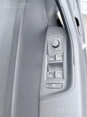 White Volkswagen Passat B8 2017 in Riga, with an engine capacity of 2.00 L and mileage of 167 thousand km for 11500 €, photo 11 on AUTOMOTO.COM.LV
