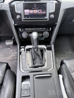White Volkswagen Passat B8 2017 in Riga, with an engine capacity of 2.00 L and mileage of 167 thousand km for 11500 €, photo 14 on AUTOMOTO.COM.LV