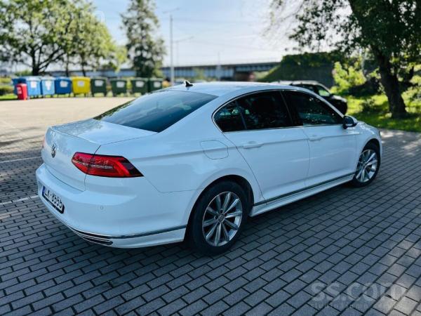 White Volkswagen Passat B8 2017 in Riga, with an engine capacity of 2.00 L and mileage of 224 thousand km for 11000 €, photo 6 on AUTOMOTO.COM.LV