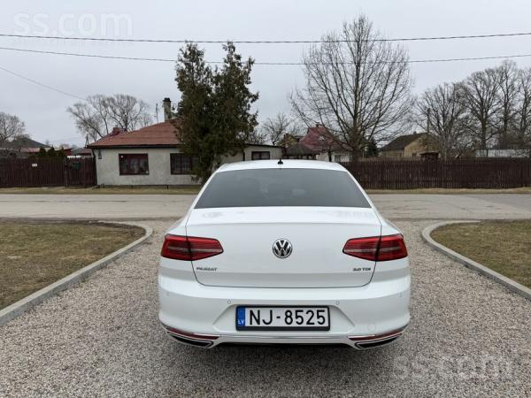 White Volkswagen Passat B8 2018 in Ventspils, with an engine capacity of 2.00 L and mileage of 202 thousand km for 14900 €, photo 6 on AUTOMOTO.COM.LV