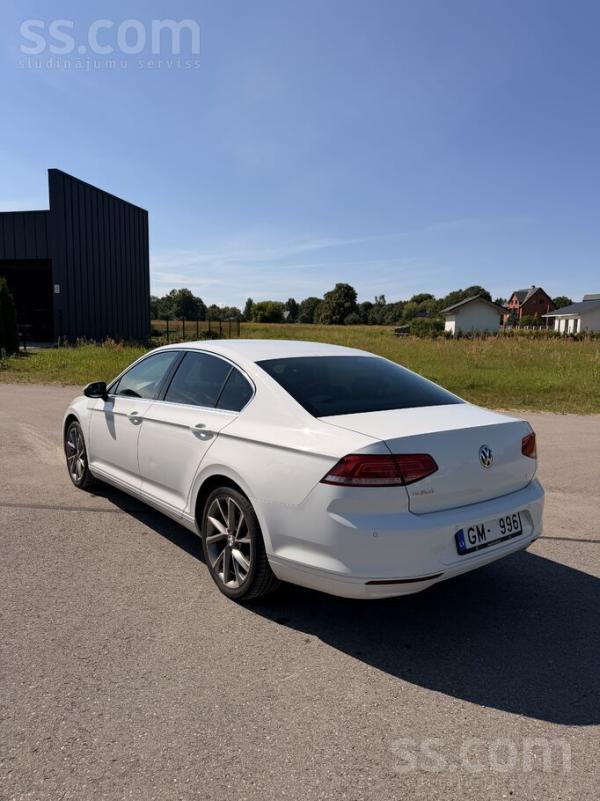 White Volkswagen Passat B8 2018 in Riga, with an engine capacity of 2.00 L and mileage of 135 thousand km for 14900 €, photo 1 on AUTOMOTO.COM.LV